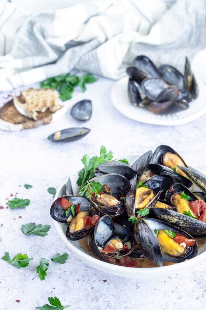 Steamed Mussels with White Wine, Garlic and Tomato Broth - Pina Bresciani