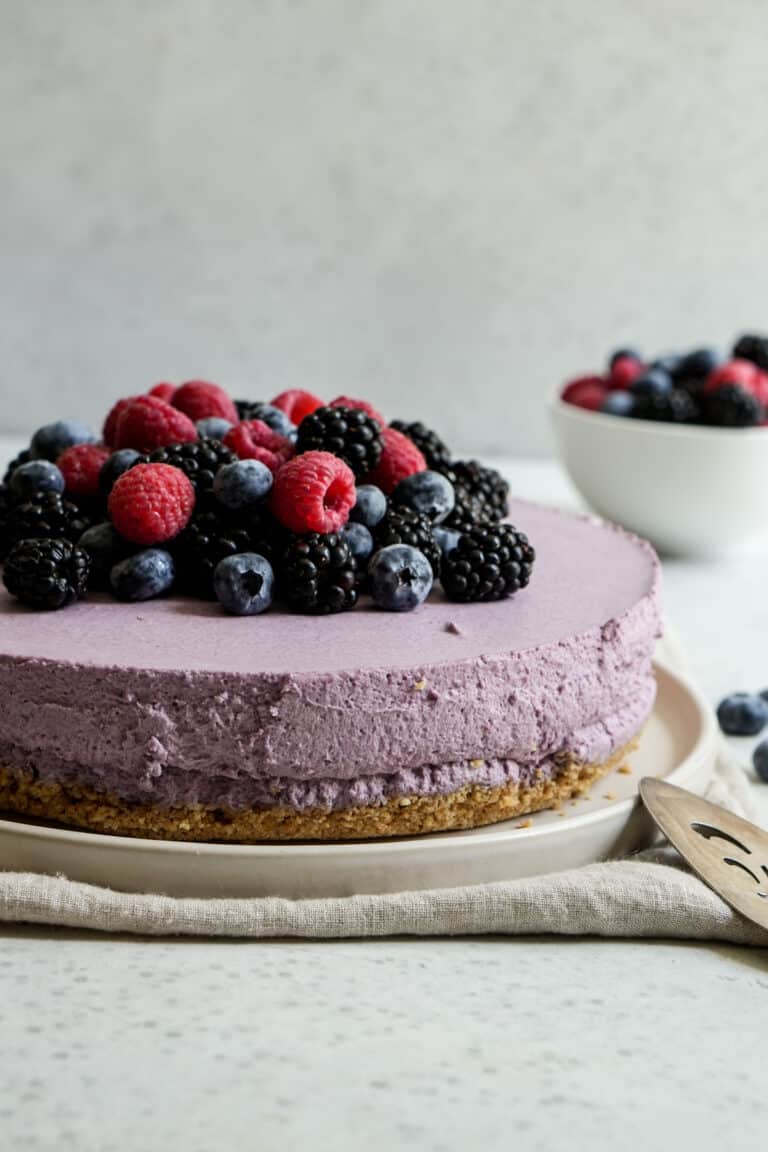 Berry Mousse Cake {Delicious No-Bake Dessert!} - Pina Bresciani